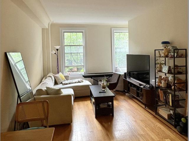 SUBLETTING huge bedroom in UWS