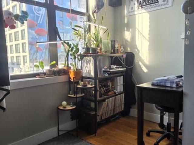 SUBLET 8/27 8/31 Furnished room