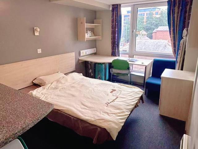 Sublet: Student Room near University of Leeds