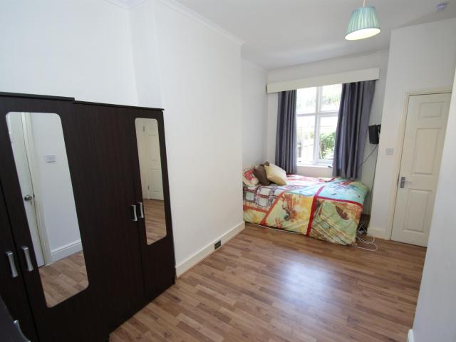 Sublime double ensuite bedroom in Shepherd's Bush Has a Room