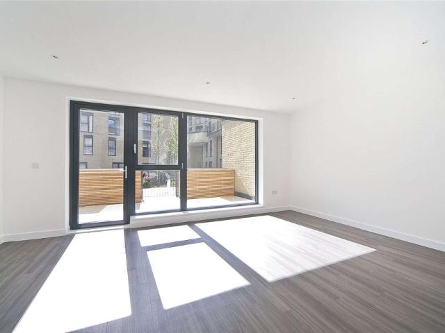 Substantial three bedroom duplex apartment with private outside space
