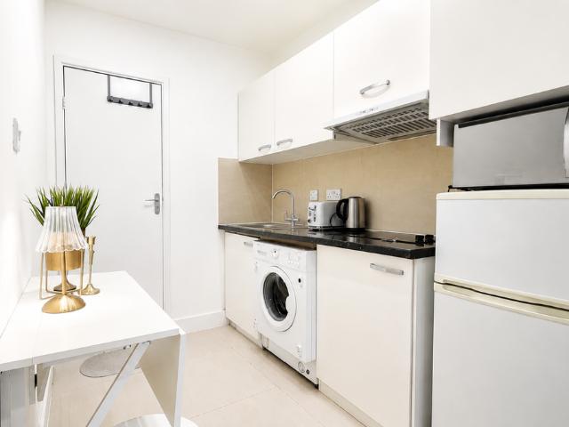 Sudbury Heights Avenue UB6, Studio to rent, £950 pcm | PrimeLocation