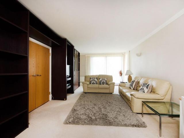 Sudbury Hill, Harrow on the Hill. 3 bed flat to rent £3,800 pcm £877 pw