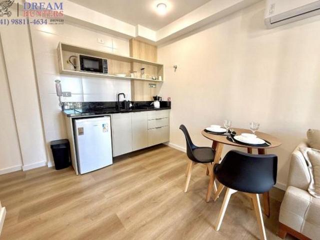Sudio mobiliado no Centro de Curitiba, com 30m² de área privativa, 1 vaga livre