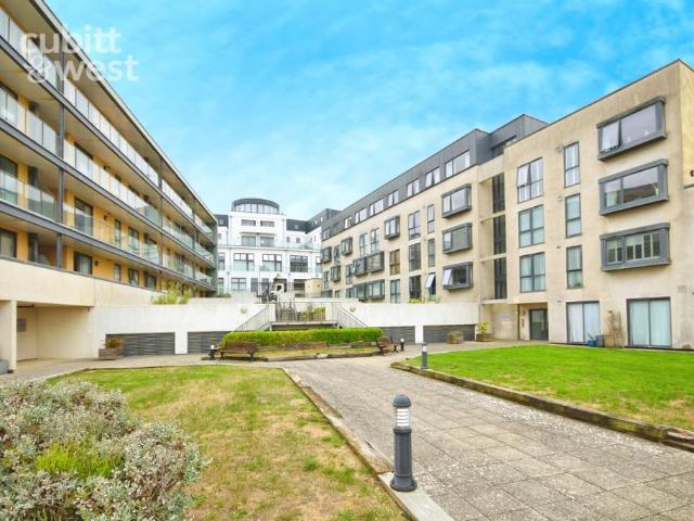 Suez Way, Saltdean, BN2 2 bed apartment to rent £1,450 pcm £335 pw
