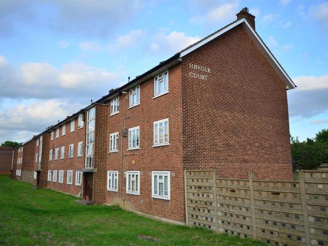 Suffolk Court, Suffolk Road, Newbury Park, Essex IG3, 3 bed flat to rent, £2,100 pcm | PrimeLocation