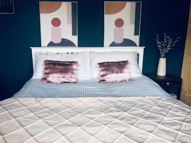 Suffolk Pink House, Newmarket Room 1