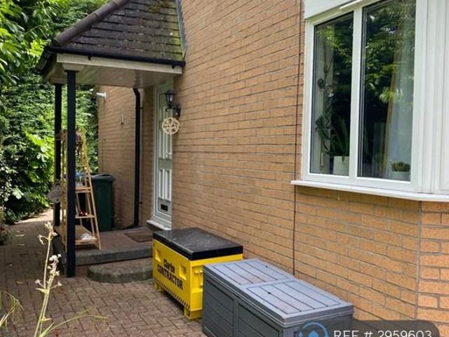 Suffolk Road, Altrincham, WA14 2 bed flat to rent £1,450 pcm £335 pw
