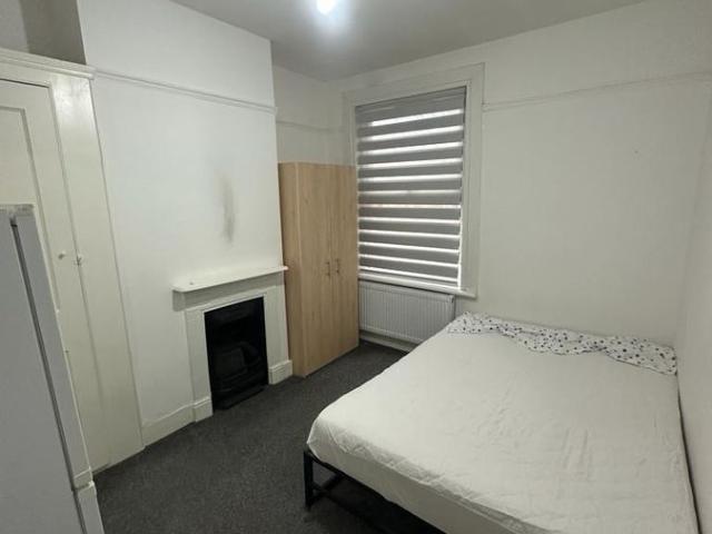 Suffolk Road, London E13, Room to rent, £725 pcm | PrimeLocation