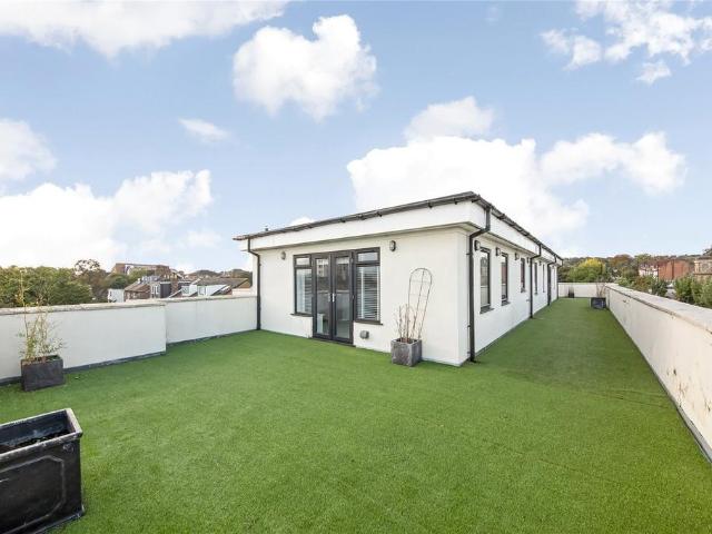 Suffolk Road, London, SE25 2 bed apartment to rent £2,500 pcm £577 pw