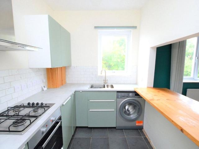 Suffolk Road, London SE25, 2 bed flat to rent, £1,650 pcm | PrimeLocation