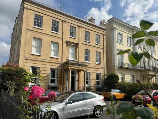 Suffolk Square, Cheltenham, 1 Bedroom Apartment