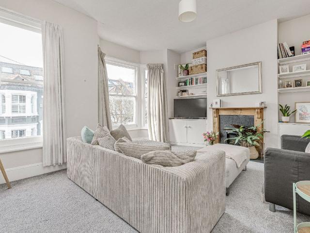 Sugden Road, Clapham Common SW11, 2 bed flat to rent, £2,350 pcm | PrimeLocation