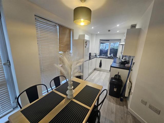 Suitable for Professionals and Students Available August 2026 £1050 PCM Exclusive of bills based on 2 sharing! This immaculately present 2 bed/1 bathroom apartment comes with gated access and one allocated parking space Perfectly located close to the City