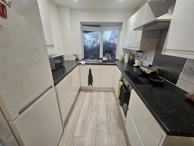 Suitable for Professionals and Students Available August 2026 £1050 PCM Exclusive of bills based on 2 sharing! This immaculately present 2 bed/1 bathroom apartment comes with gated access and one allocated parking space Perfectly located close to the City