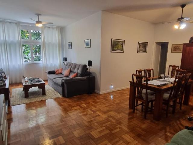 Suite a 1 quadra da praia de Copacabana