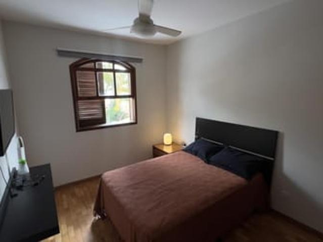 Suíte ampla com vista em casa de família – Zona Sul BH