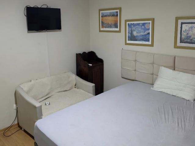 SUITE AMPLA EM CASA DE ALTO PADRÃO