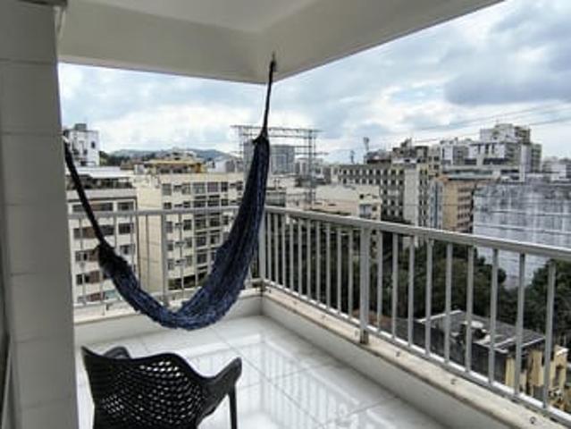 Suíte com varanda e banheira de hidromassagem