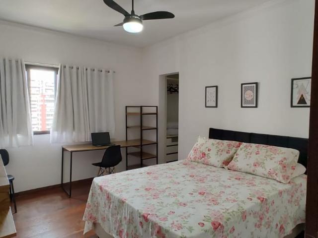 Suite decorada em Apartamento com Infraestrutura