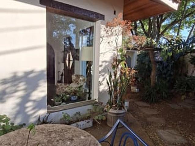 Suíte mobiliada em casa grande toda equipada com jardim