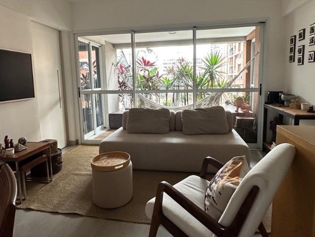Suíte privativa em excelente apartamento em Pinheiros
