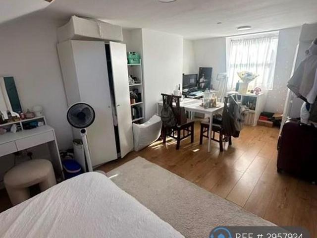 Sulgrave Road, London, W6 1 bed in a flat share to rent £1,450 pcm £335 pw