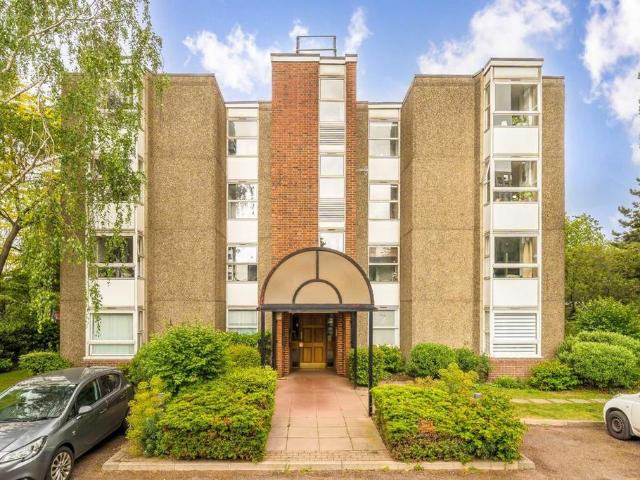 Sullivan Close, London SW11 2 bed flat to rent £2,400 pcm £554 pw
