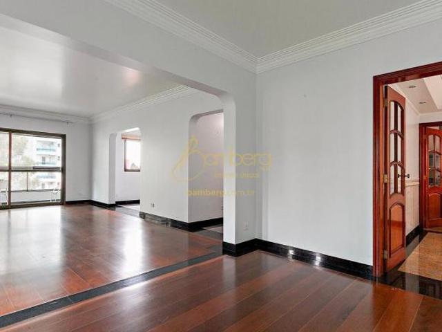 Super bem localizado 4 quartos 3 suites 4 vagas. Região do Portal do Morumbi