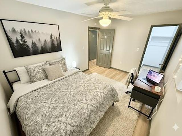 SUPER CHILL Only 2 PadMates! Comfortable large rooms available in this newly renovated North Tampa home!