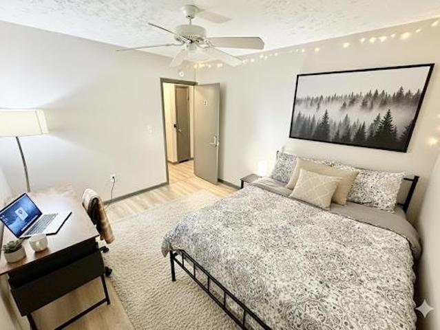 SUPER CHILL Only 2 PadMates! Comfy large rooms