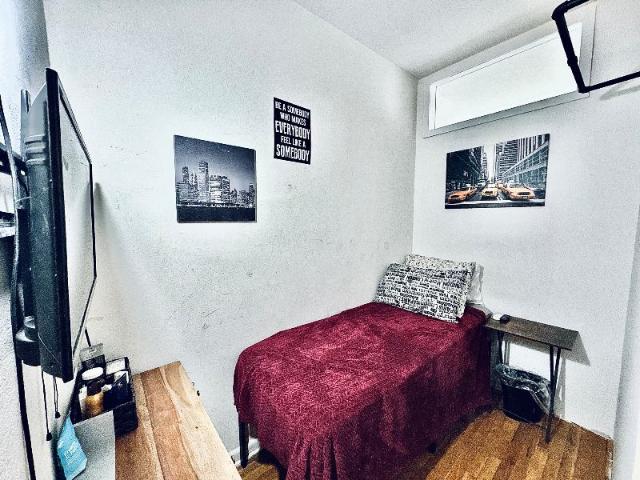SUPER COZY ROOM IN SHARED 3 BEDROOM APARTMENT