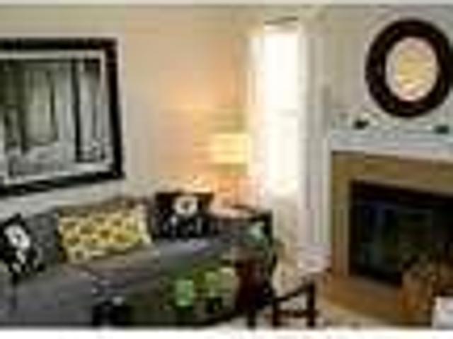 Super Cute! Apartment for Rent. Carport parking!