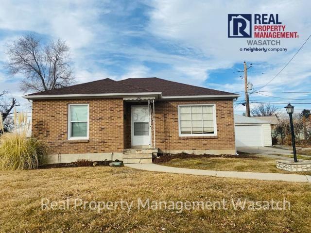 SUPER CUTE SINGLE FAMILY HOME IN MILLCREEK!