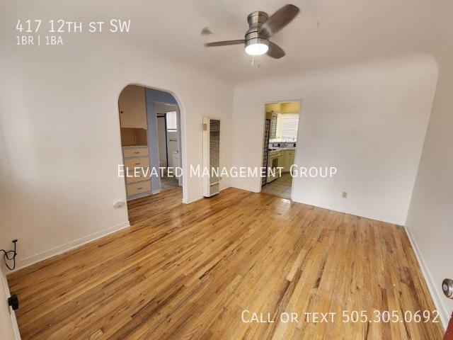 Super Cute, 1 Bedroom, 1 Bath Gem! With Garage!