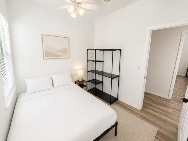 SUPER HOST • Modern Tampa PadSplit Near Ybor City, 2 min walk from bus stop!