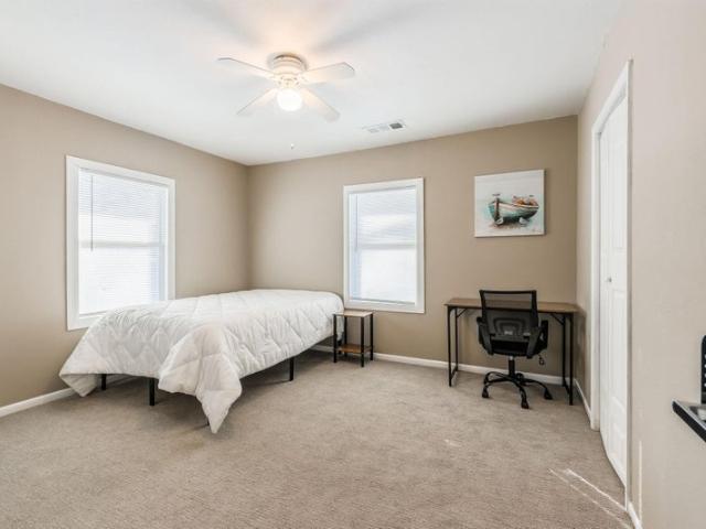 ⭐ SUPER HOST ⭐ newly renovated house. Spacious roo