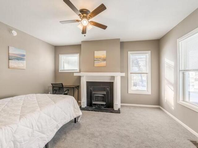 SUPER HOST newly renovated house. Spacious rooms. Off street parking
