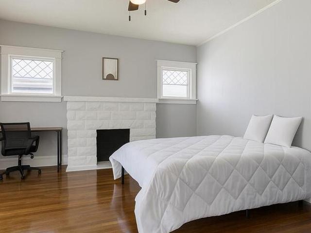 SUPER HOST Affordable Rooms | Easy Bus Access