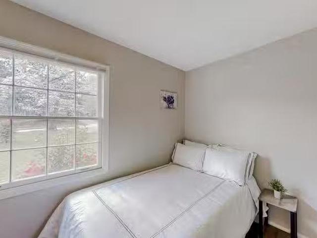 Super Host Beautiful NEW LISTING near Hapeville! Upgraded Fixt.