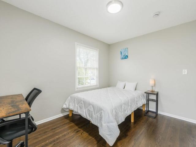 SUPER HOST! Brand New Rooms in Grandview Be Th