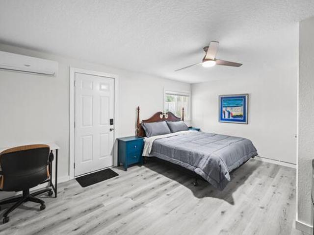 SUPER HOST Close to Blanding Every Room has a TV, Mini Fridge, Desk and Dresser. Several Private Baths. Booking Fast!