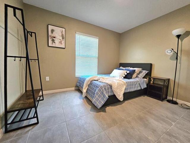 Super Host! Comfortable Room with Convenient Access to Public Transport