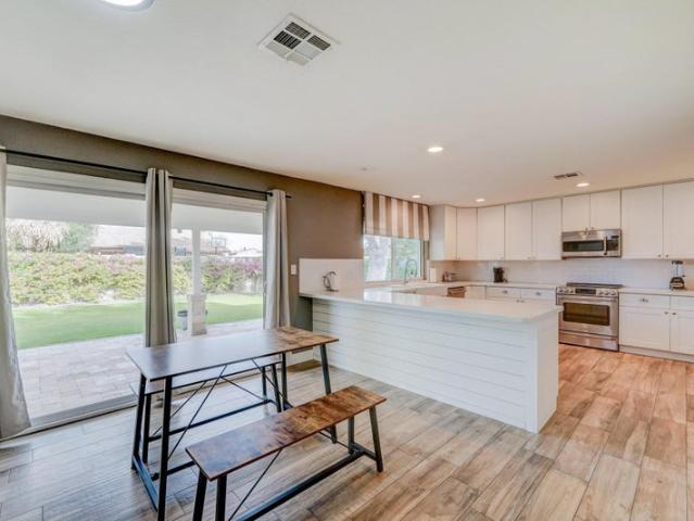 Super Host Gorgeous! Fully Renovated & modern Mes