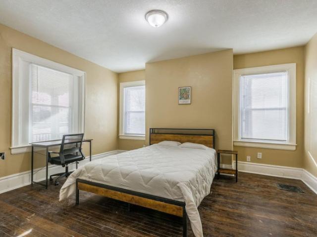 SUPER HOST Hyde Park! Newly renovated and spacio