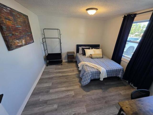 Super Host Home in a Desirable Port Richey Location! LARGE Rooms