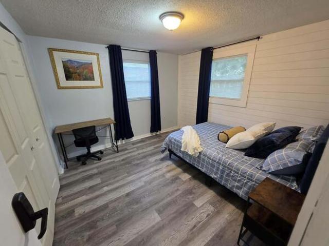 Super Host Home in a Desirable Port Richey Location! LARGE Rooms