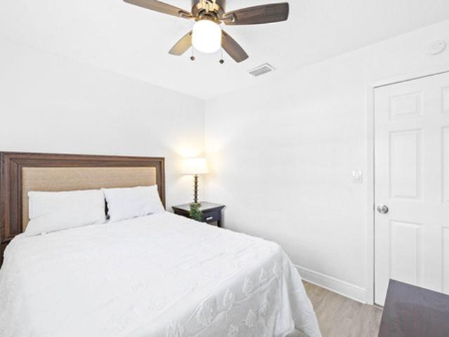 Super Host! Plenty of parking. Beautiful & spacious Tampa House. Recently Remodeled!