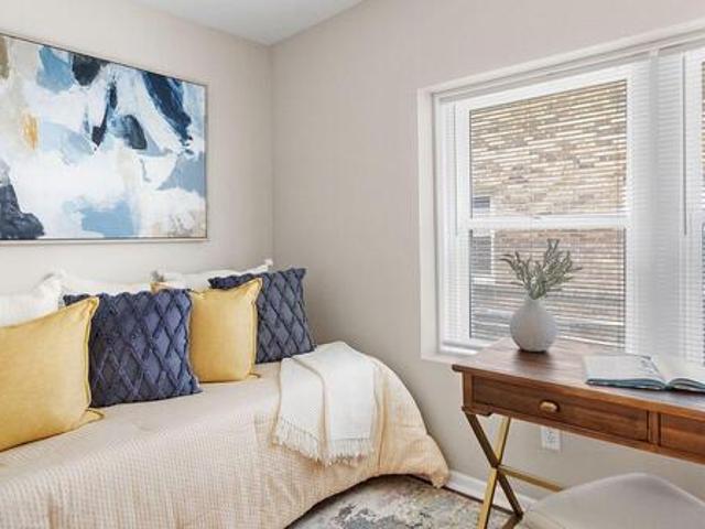 SUPER HOST Private STUDIO apartments in Westport! Steps to KC Street car on Main Street