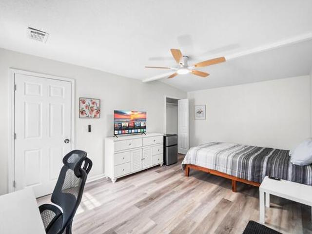 Super Host Steps From Blanding and Timuquana! Renovated • Clean • Convenient EN SUITE BATHROOMS Each Room Includes a TV, Mini Fridge, Desk, and More!